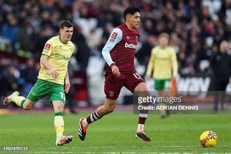 West Ham Uniteds Mexican Midfielder Edson Alvarez Controls The Ball