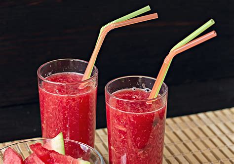 Логотип фреш бар смузі ягоди фрукти лід сік молоко йогурт горіхи мед