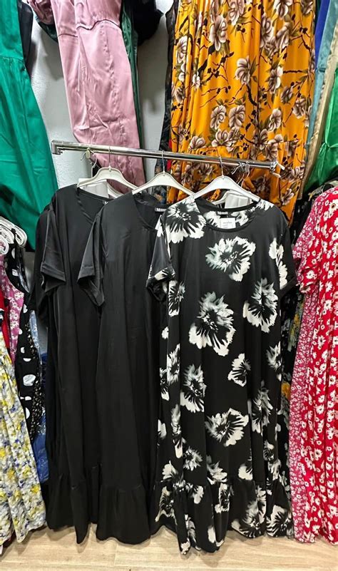 Shopping კაბები უმაღლესი ხარისხის 130 კილომდე ყველა ზომაში და ფერში არის ფასი 65 ლარი ️ Facebook