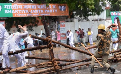 Police Lathi Charge Protesting Bjp Workers Outside Vidhan Bhawan