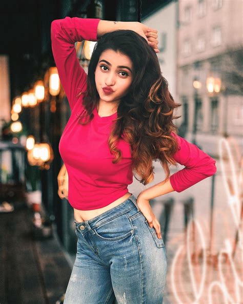 Deepika Pilli Wallpapers Top Free Deepika Pilli Backgrounds Wallpaperaccess