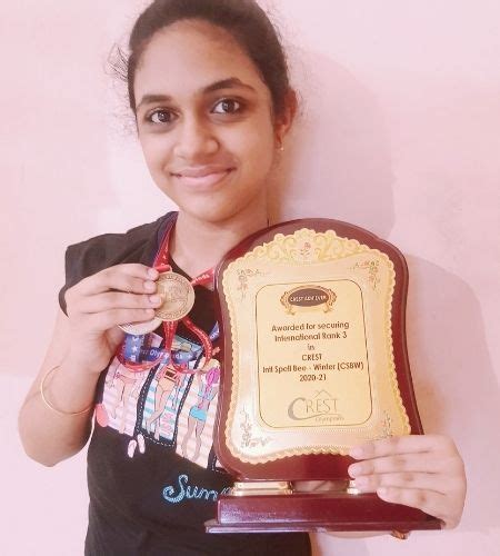 Photogallery Aashika Singh With Crest Awards