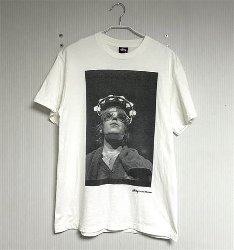 ファッションの Stussy X Josh Cheuse リアム ギャラガー Tシャツ