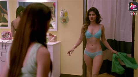Naked Karishma Sharma In Ragini Mms Returns