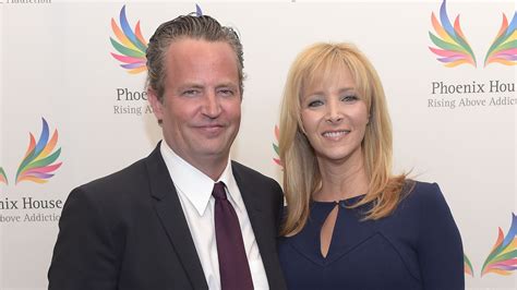 Inside Matthew Perrys Real Life Relationship With Lisa Kudrow