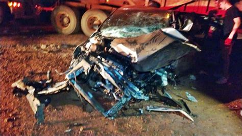 Acidente Entre Carro E Carreta Deixa Quatro Feridos Na Mg 184 Em