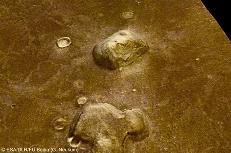 Space In Images 2006 09 Face On Mars In Cydonia Region Perspective