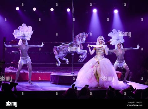 14 Februar 2020 Los Angeles Kalifornien Usa Miss Tosh Führt