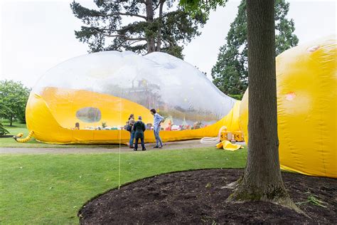 Dosis Installs An Pneumatic Architectural Bubble For Event Spaces In