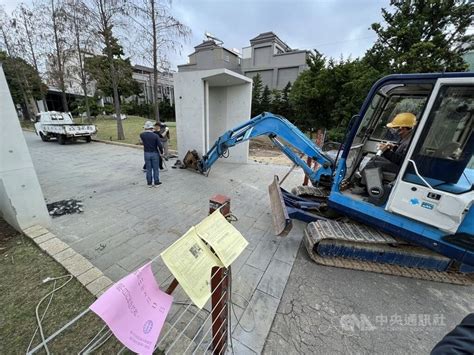 已出售顏家沙鹿豪宅 工班怪手進駐開拆違建 地方 中央社 Cna