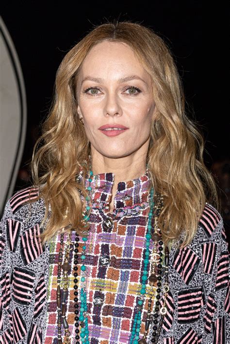 Vanessa Paradis Elle Adopte La Coiffure Idéale Pour Donner Du Volume