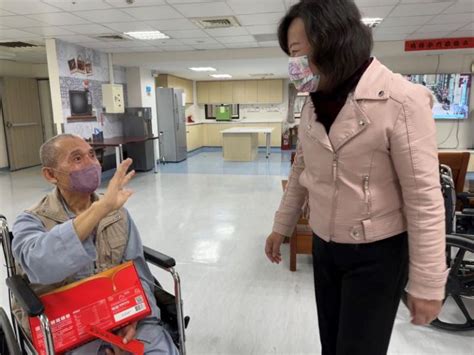 新竹榮家春節溫馨送暖 關懷慰訪住院榮民