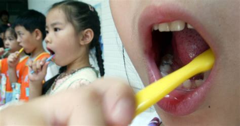 漱口水爭議！不可長期使用「它就是藥水」 醫示警：用錯恐致牙齒染色 祝你健康 三立新聞網 Healthsetncom