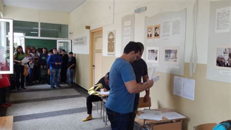 До петък се подават заявления за първо класиране за прием след 7 клас