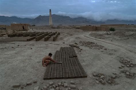 Las Impactantes Fotos De Los Niños Que Trabajan En Los Hornos De