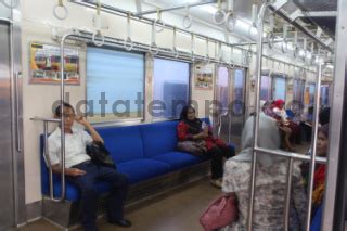 KRL DI STASIUN KA PASAR SENEN JAKARTA DATATEMPO