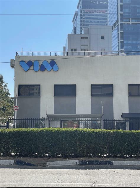 i wonder how many devs are stuck inside this building ·