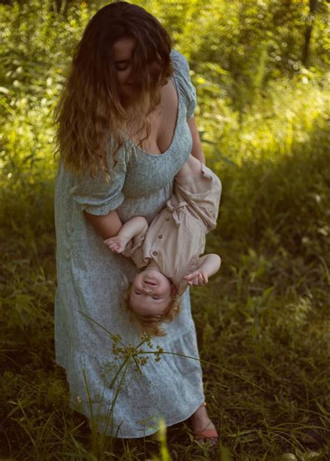 Mommy And Me 🌿 Mommy And Me Mommies Portrait Photography