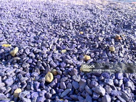 추상적인 배경 질감 풍경 건축 배경 인테리어 디자인 및 질감 패턴으로 보라색 돌 자갈 0명에 대한 스톡 사진 및 기타 이미지 0명 건설 산업 건축 Istock