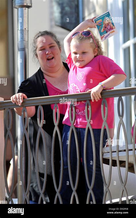 Here Comes Honey Boo Boo Star Alana Thompson And Her Mother Mama