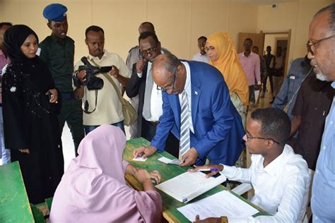 Wararka Maanta Isniin May 27 2019 Wasiirka Waxbarashada Oo Kormeeray