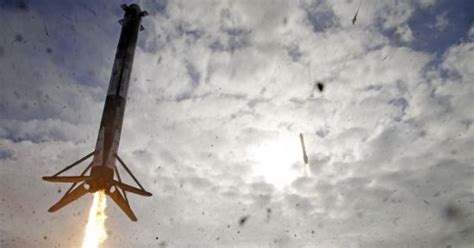 스페이스x 최강 로켓 ‘팰컨 헤비 발사 … 美 우주군 비밀 임무 수행