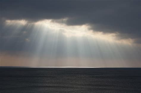 雲、 雲、 太陽光線、 自然、 海、 空、 日光、 背景を通して太陽光線、 Hdデスクトップの壁紙 Wallpaperbetter