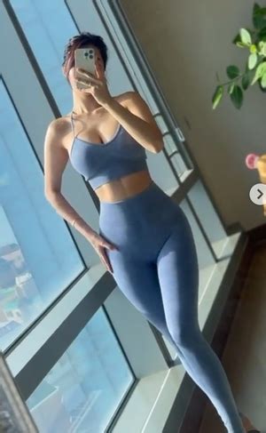 오또맘 전신 레깅스 돋보인 볼륨 몸매나올 데만 나온 S라인