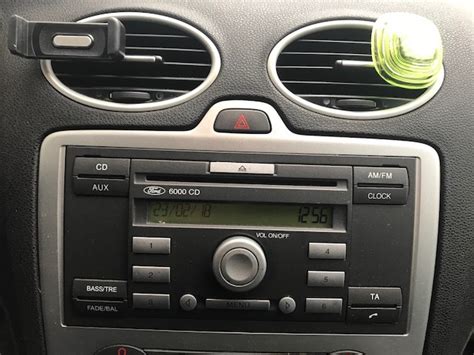 (3) Установка разъема (AUX) — Ford Focus II Hatchback, 1,6 л, 2005 года ...