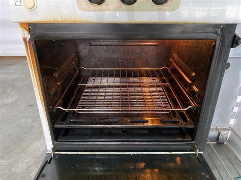ZANUSSI Built In Oven And Stove / ZANUSSI Dibina Dalam Ketuhar Dan ...