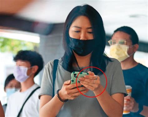 李安儿子官宣结婚！娶38岁素人当老婆，女方长相普通戴婚戒秀恩爱李淳李安婚戒新浪新闻