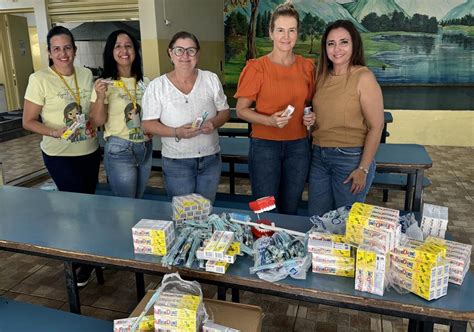 DIA MUNDIAL DA SAÚDE BUCAL Entrega de kits de higiene oral para