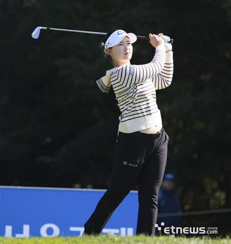 포토 강하게 티샷하는 임희정 전자신문