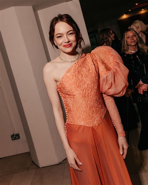 So Erinnerte Emma Stone Bei Den Baftas In Ihrem Aufwendigen Kleid An