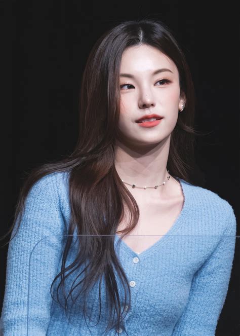 230102 Yeji R Yeji