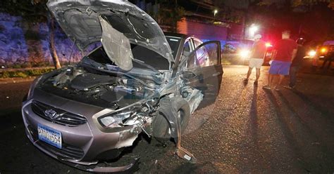 Bus provoca accidente de tránsito por invadir carril contrario La
