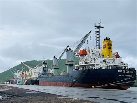 Maniobras De Carga Y Descarga De 4 Buques En Muelles De Asipona