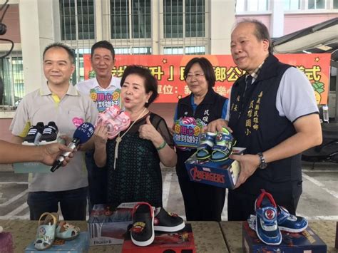 金馬影后陳淑芳 攜手公益團體捐鞋給民雄鄉弱勢孩童 奧丁丁新聞 Owlnews