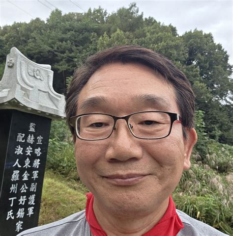 정청래의 대선 후보가 자기 지역구에 왔는데 그 지역구 국회의원이 다른 지역 지원유세를 하고 있는 것도 아마 선거 역사상 처음 있는 일일 겁니다 이재명 후보가 제 지역구