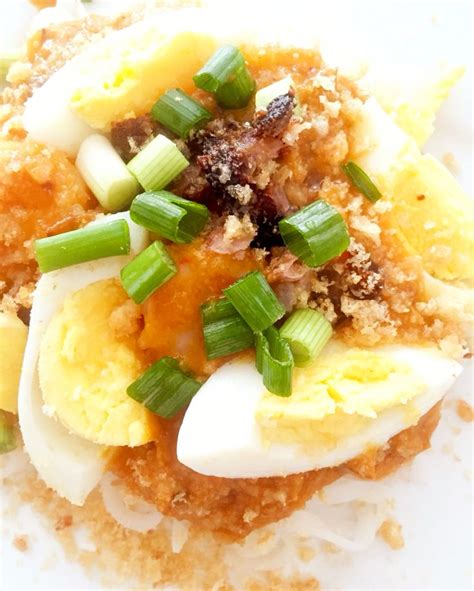 Palabok Filipino Rice Noodles With Shrimp Sauce