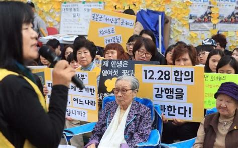 二戰日本老兵向韓國慰安婦下跪謝罪，老嫗面無表情 每日頭條