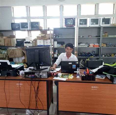 ស្រី មុំ