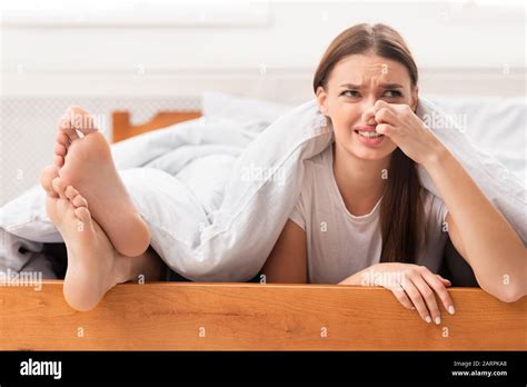 Pieds puants homme Banque de photographies et dimages à haute résolution Alamy