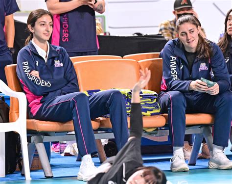 3연패 승점 제로 ‘대위기 흥국생명 또다시 외로워진 김연경