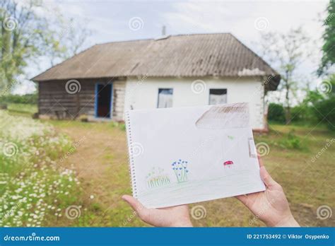 Disegno Di Una Vecchia Capanna Di Legno Con Giardino Fotografia Stock Immagine Di Raccolta