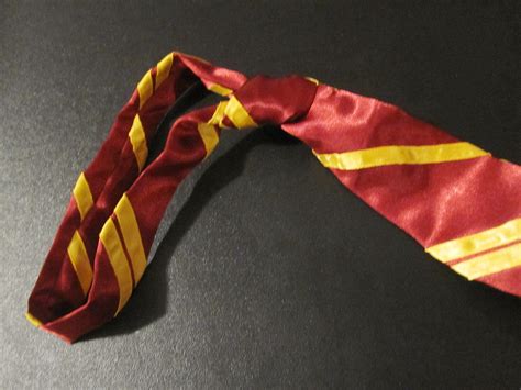 Harry Potter Countdown Hogwarts Gryffindor Tie Tutorial Rae Gun