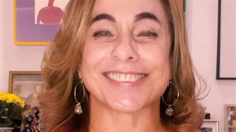Aos anos Cissa Guimarães surge de biquíni na web e ganha elogios