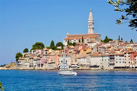 바다에서 Rovinj Istria 크로아티아의 도시의 전망 바다에서 Rovinj의 전망 Rovinj시의 일반적인 전망 0명에