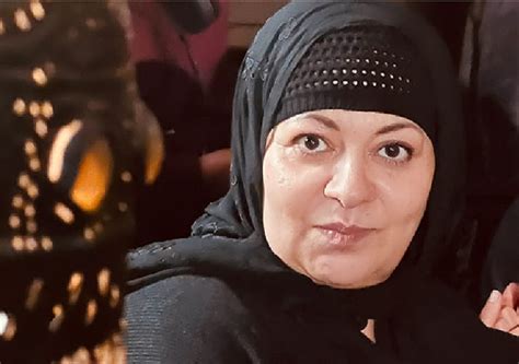 فريدة سيف النصر تهدد احدى المعجبات بطلب البوليس بعد أن طلبت التقاط صورة
