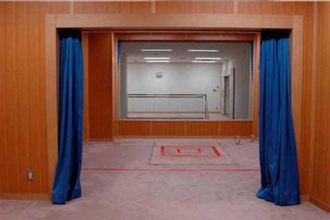 《死刑当日告知裁判》「早朝、革靴の足音で “その瞬間”への恐怖が増す」死刑囚と接した牧師が明かす“執行前の実態”「精神的な負担から睡眠薬頼りに
